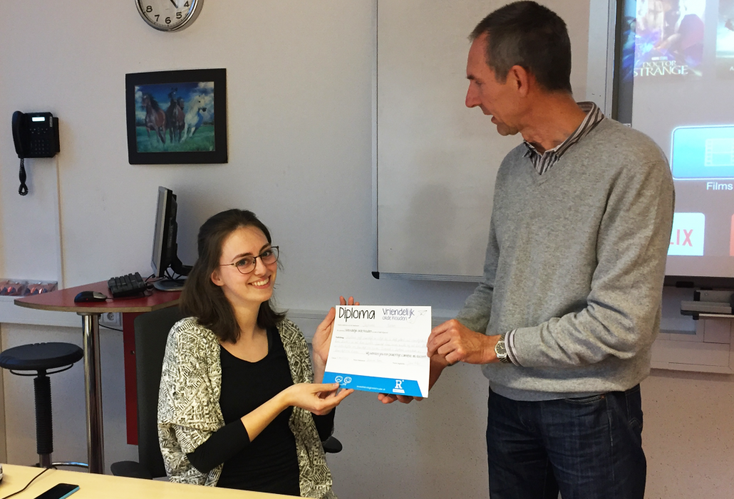 Eerste diploma uitgereikt - Vriendelijkordehouden.nl